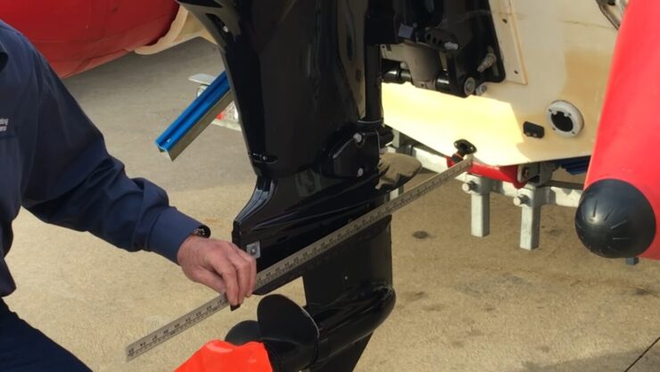 How to Raise Outboard Motor on Transom? - Raising the Outboard Motor