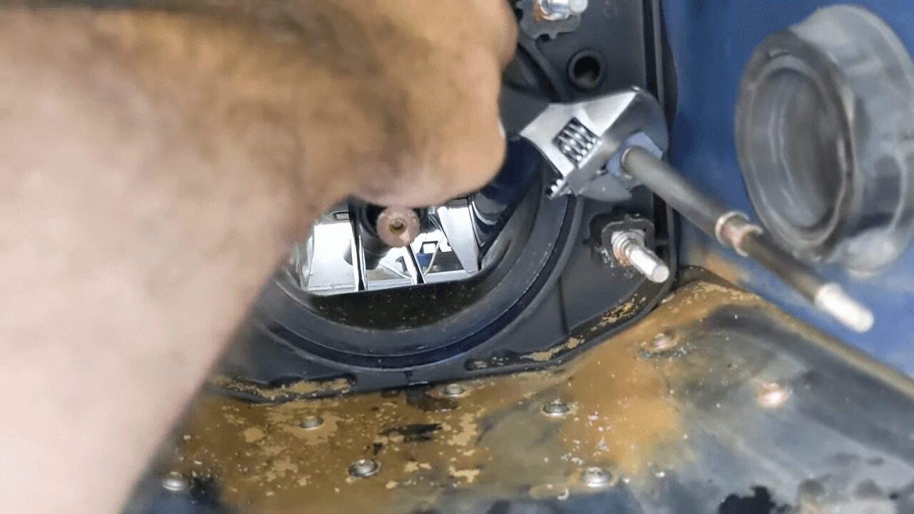 Boat Steering Wheel Play Adjustment - Keep Boat in Proper Maintenance