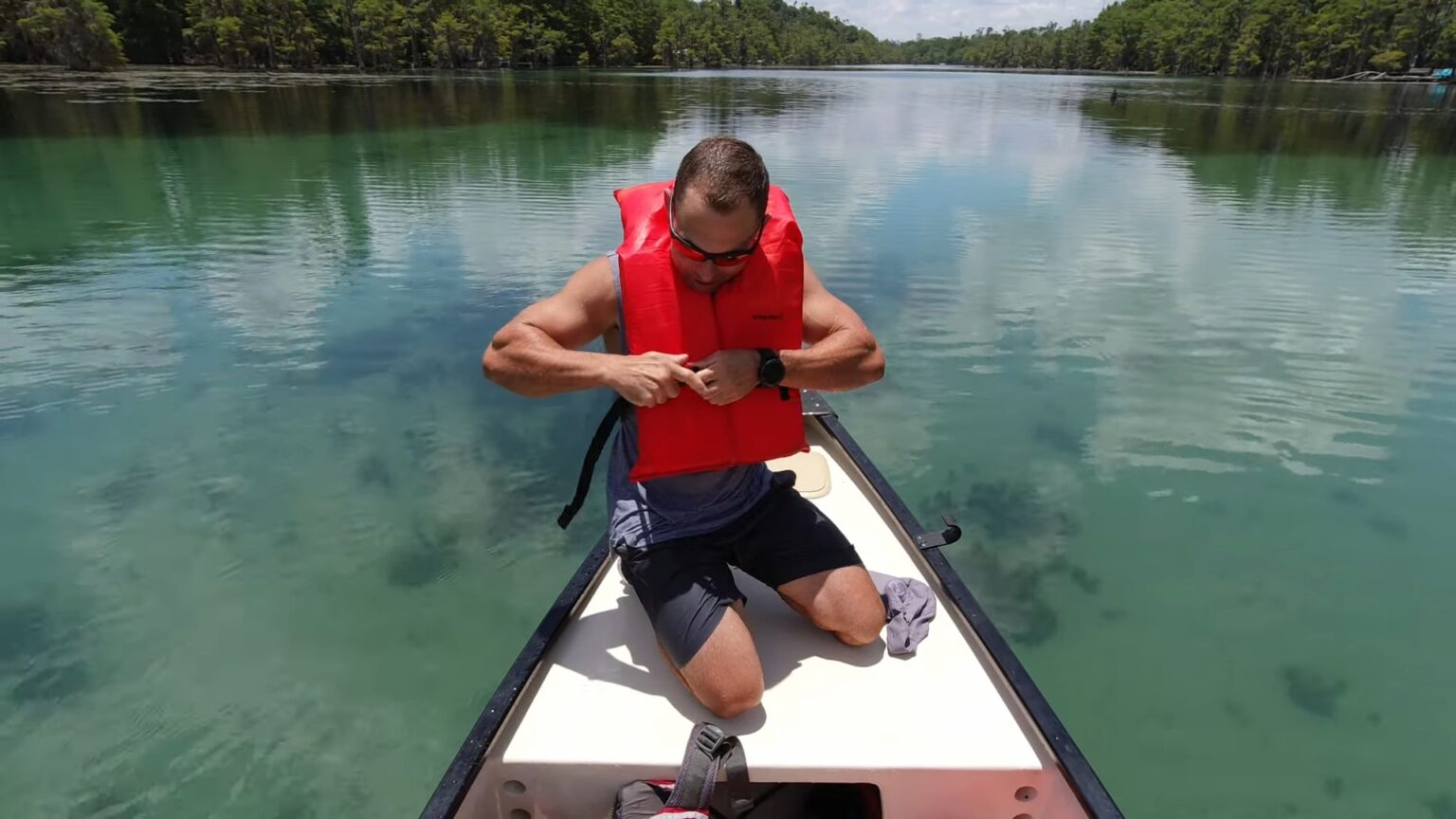 10 Best Kayak Lights for Night Fishing & Paddling 2024 - Illuminating ...